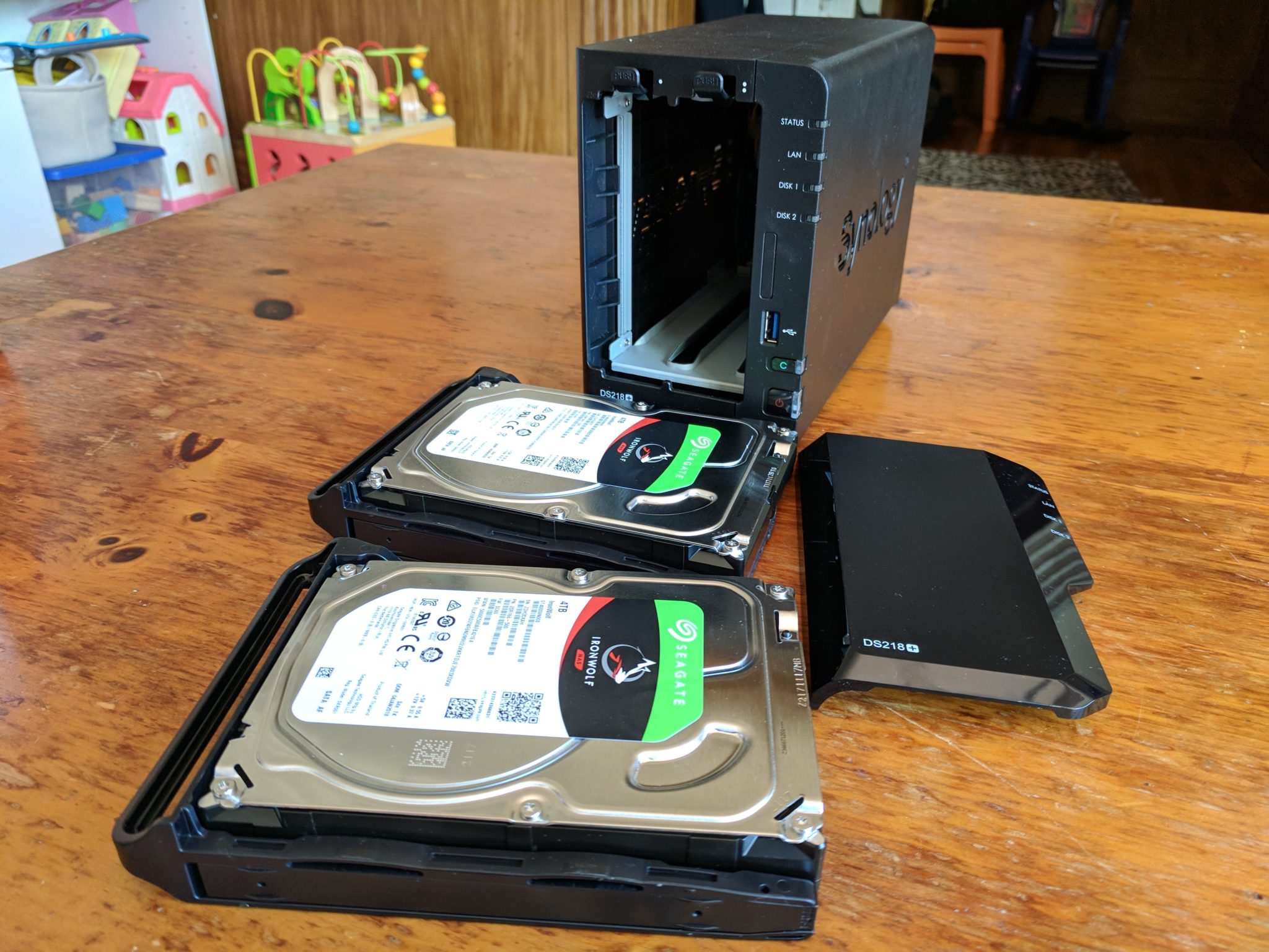 Synology DS218+ DiksStation NAS Server Review - Dong Knows Tech