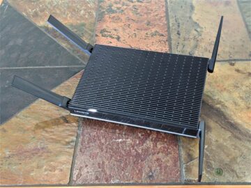 Linksys MR9600 Review: Uncoolly Expensive | Dong Knows Tech