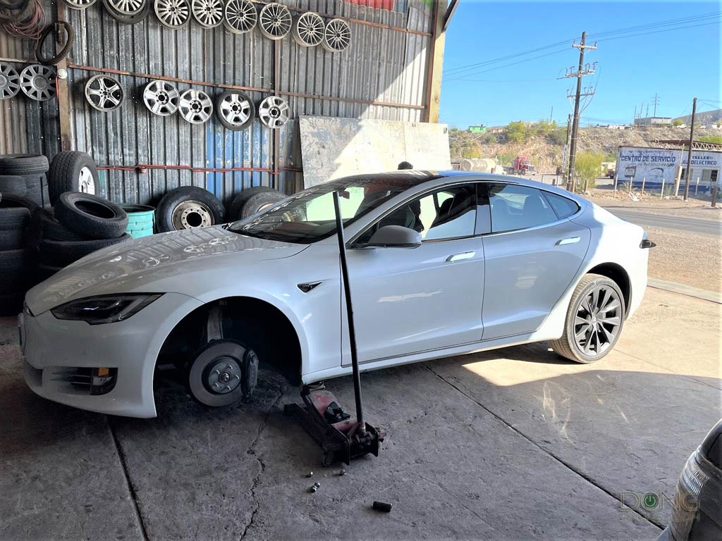 Tesla Tires, Rims and Those 1st Bloody Curb Rashes | Dong Knows Tech