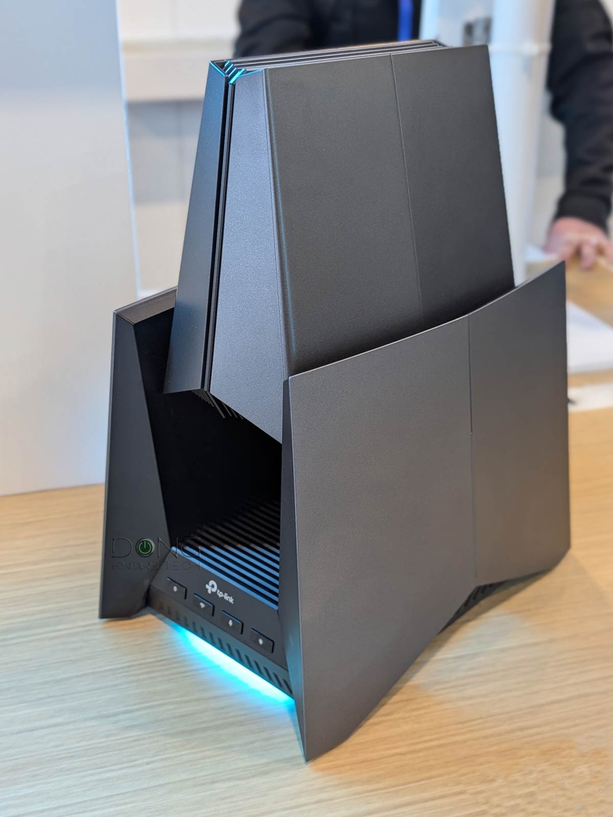 TP-Link Archer GE650: A Cool Gaming Router | Dong Knows Tech