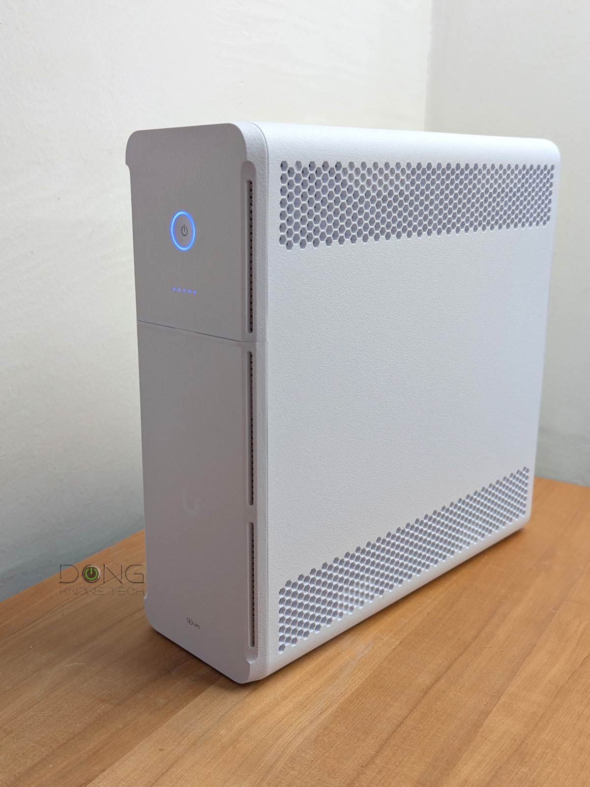 UniFi UPS Tower Review: Ubiquiti's 1st and Solid UPS | Dong Knows Tech