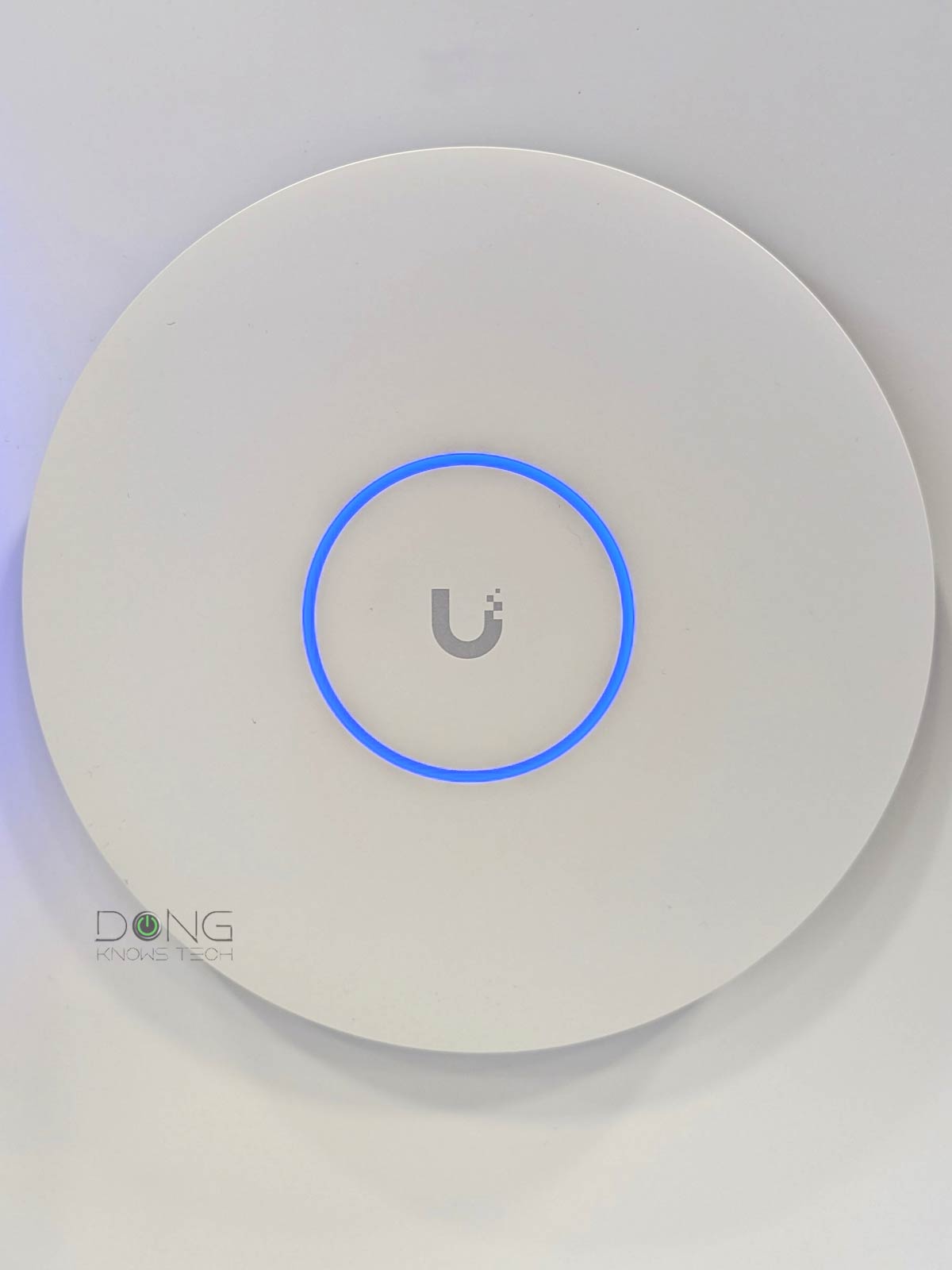 Ubiquiti U7 Pro XGS Review: A Solid Wi-Fi 7 Access Point | Dong Knows Tech