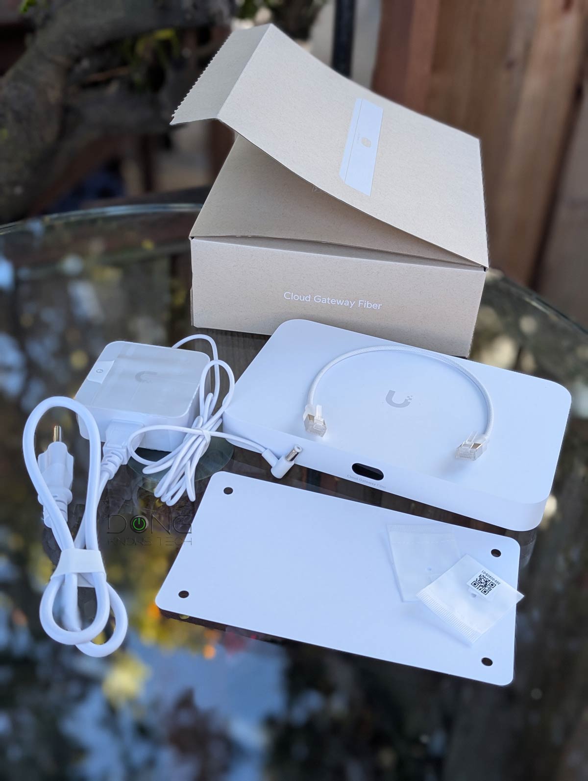 UniFi Cloud Gateway Fiber (UCG-Fiber) Review: The Best 10Gbps Router | Dong Knows Tech