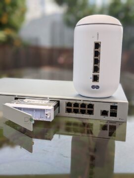 Ubiquiti UDM-SE Review: 100% a Fine UniFi Gateway | Dong Knows Tech